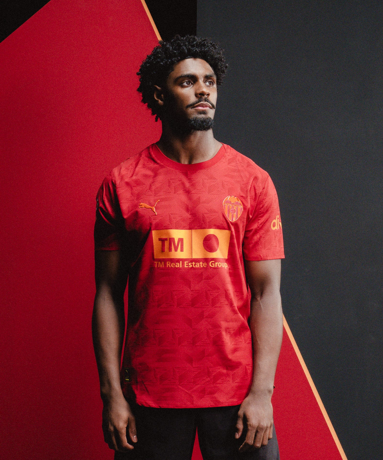 OFFICIAL KIT - Valencia Football Club - Valencia Club de Fútbol